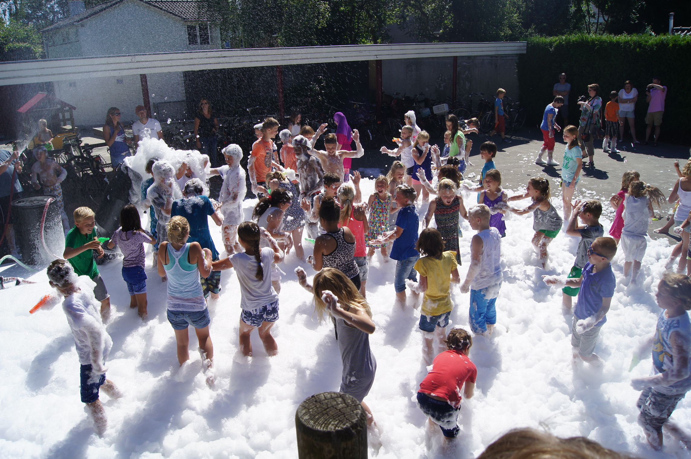 Schuimparty als afscheid van OBS de Linde - lees meer... - Haren de ...