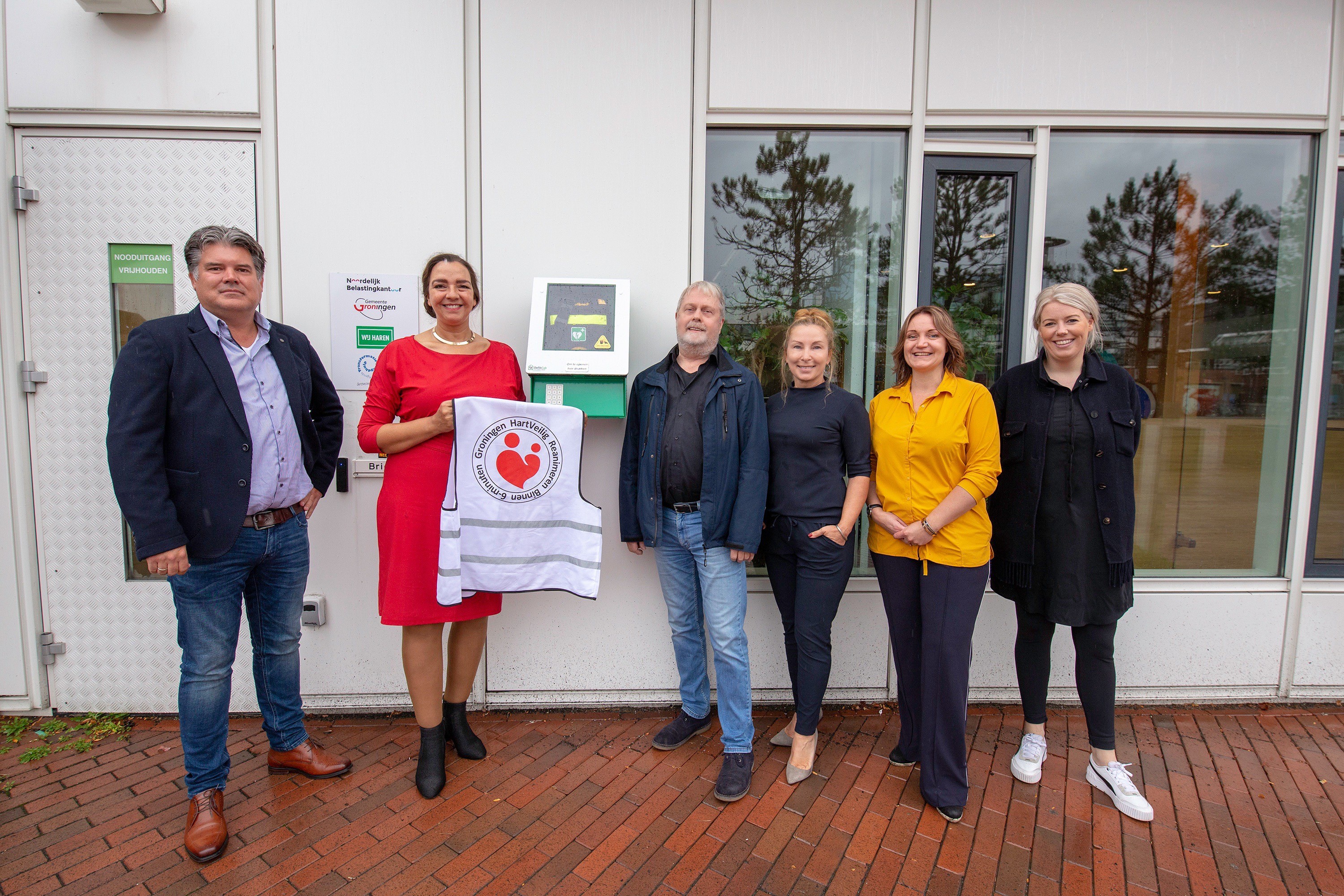 AED Beschikbaar Aan Buitenkant Oude Gemeentehuis Haren De Krant AED Beschikbaar Aan Buitenkant Oude Gemeentehuis Haren De Krant